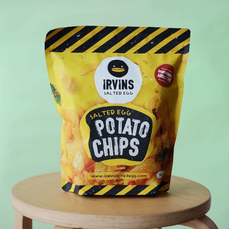 Jual IRVINS SALTED EGG FISH SKIN CHIPS / POTATO CHIPS HOT BOOM ...