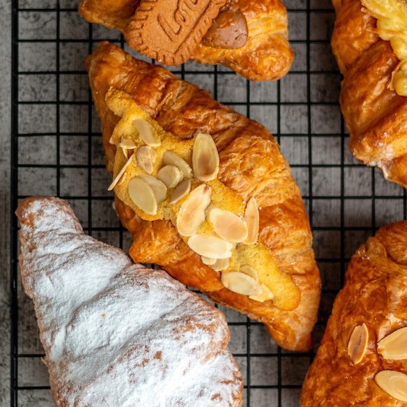Jual Aneka Croissants & Pastries pilih Variants - MISOL Pastry & Bakery ...