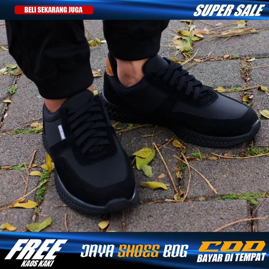Jual Sepatu Sneaker Casual Pria Terbaru Warna Hitam Bisa Untuk Sekolah ...