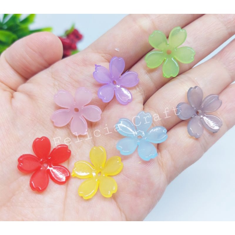 Jual 10gr. Manik bunga kelopak sakura clear | Shopee Indonesia