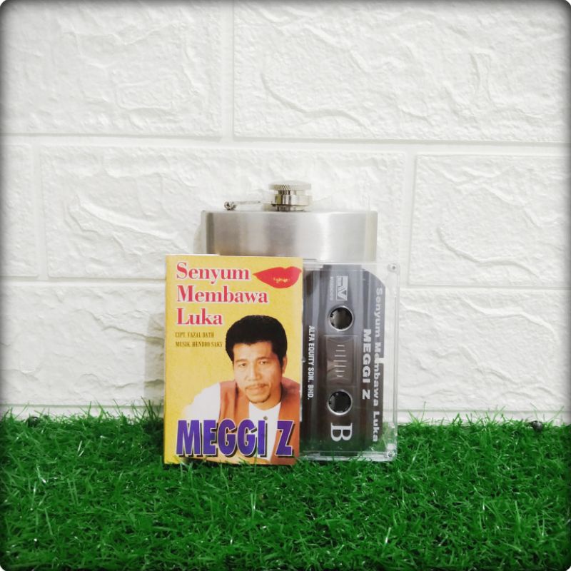 Jual kaset Pita Jadul Original Meggi Z Senyum Membawa Luka / Rilisan Wilhan Record Malaysia ...