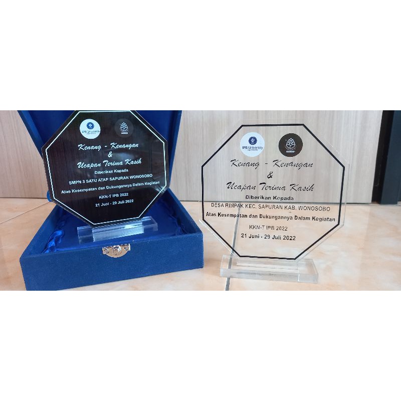 Jual plakat vandel akrilik wisuda kenang-kenangan box beludru | Shopee ...