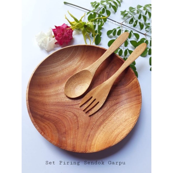 Jual piring makan kayu 20cm mahoni/piring liuk set sendok garpu ...