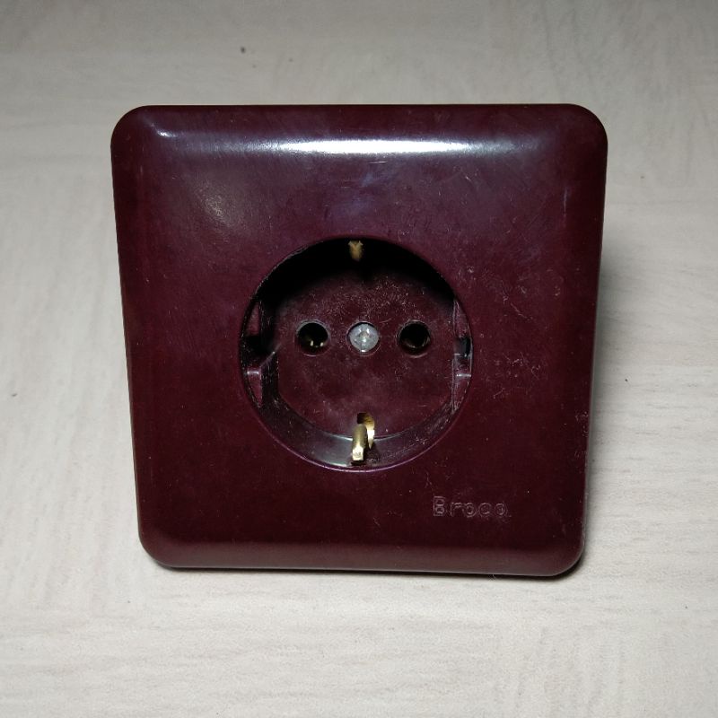 Jual Stop kontak inbow Broco Maroon | Shopee Indonesia