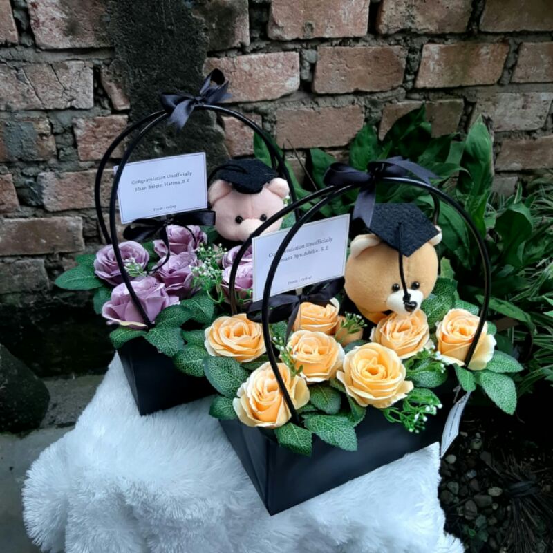 Jual keranjang wisuda, bunga wisuda, hadiah wisuda, boneka wisuda ...