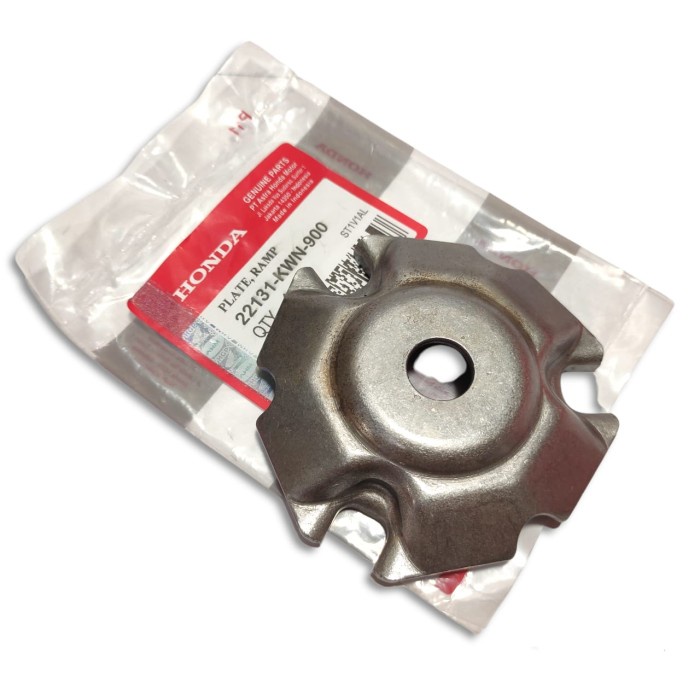 Jual PLAT RAMP BESI TUTUP RUMAH ROLLER VARIO 125 150 PCX 22131-KWN-900 ...