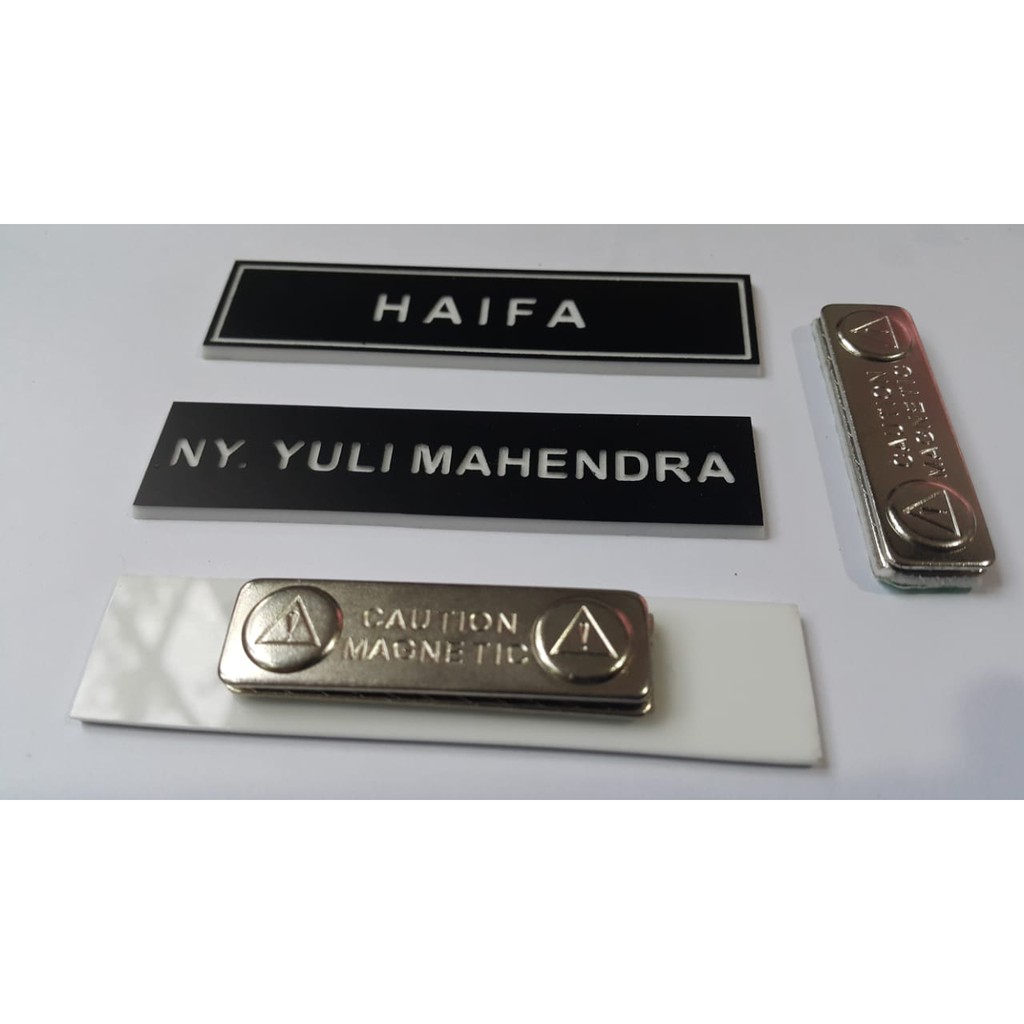 Jual NAME TAG GRAFIR AKRILIK PUTIH MAGNET | Shopee Indonesia