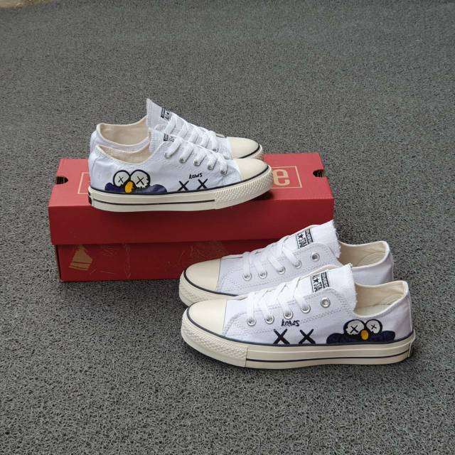 Jual SEPATU SNEAKERS CONVERSE X KAWS ELMO LOW FULL WHITE 36-40 | Shopee ...