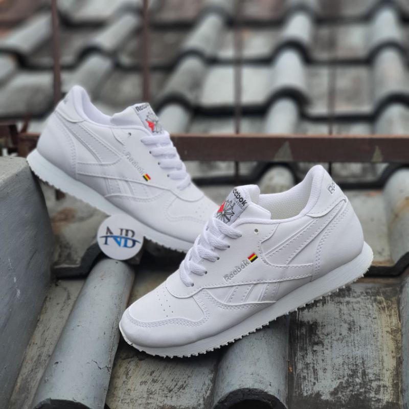 Jual Sepatu Olahraga Wanita Rebok Classic Size 37-40 Grade Ori With Box ...