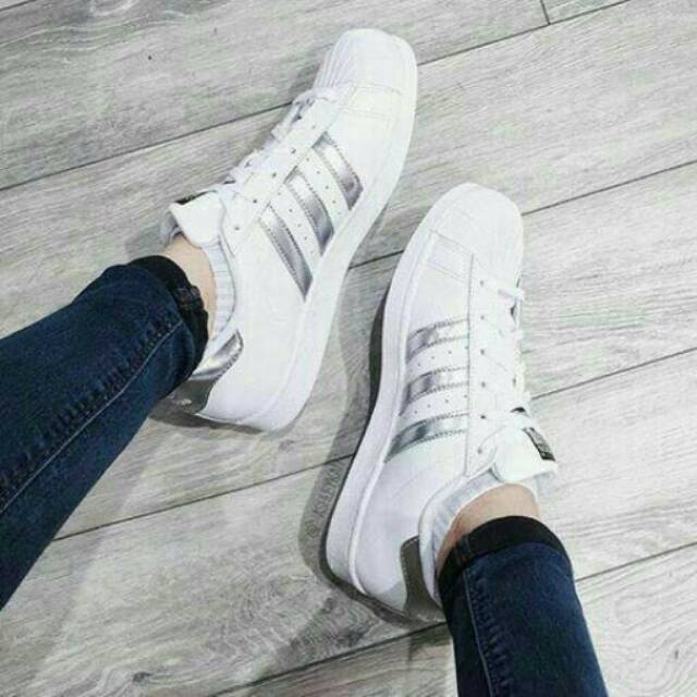 Jual SEPATU KETS ADDS REPLIKA LIST SILVER | Shopee Indonesia