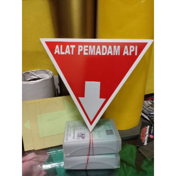 Jual AKRILIK segitiga APAR/ALAT PEMADAM API RINGAN | Shopee Indonesia