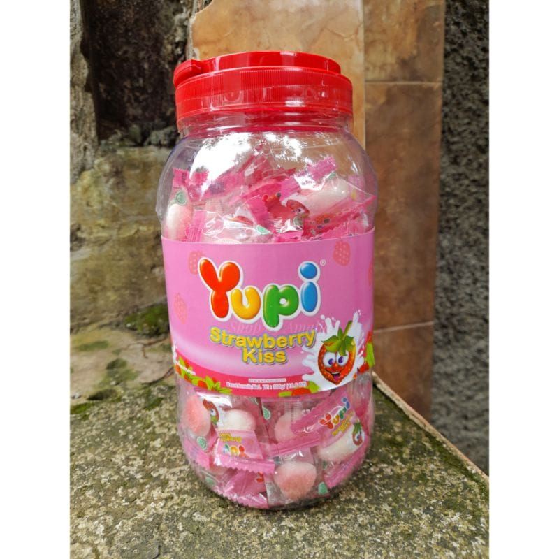 Jual Permen Yupi Strawberry satu toples 300gr | Shopee Indonesia