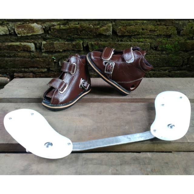 Jual Sepatu DENNIS BROWN-CTEV-KAKI BENGKOK - Dengan dasaran antiselip ...