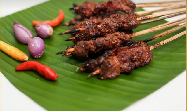 Jual Sate rembiga dan bebalung ibu sinaseh khas lombok | Shopee Indonesia
