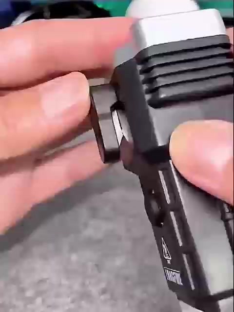 Jual Senter Rechargeable 990000Lm dengan Palu Pengaman dan Magnet Kuat ...