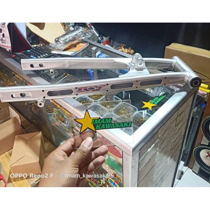 Jual swing arm DKT coak NINJA RR atau NINJA R mounting atas Original ...