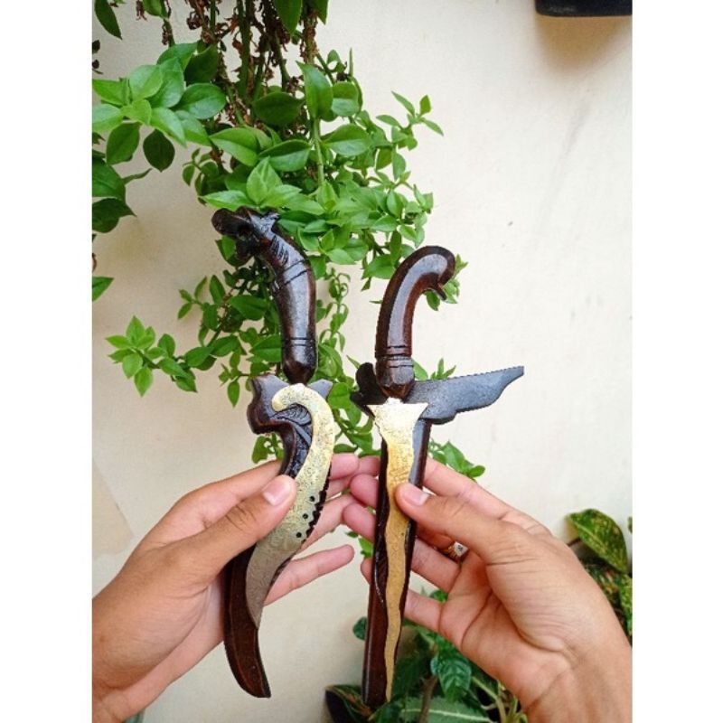 Jual sepasang kujang kayu dan keris kuningan | Shopee Indonesia Jual sepasang kujang kayu dan keris kuningan | Shopee Indonesia