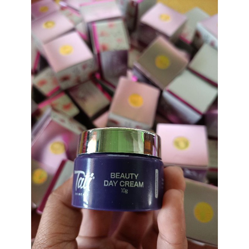 Jual TATI BEAUTY DAY CREAM 10G | Shopee Indonesia