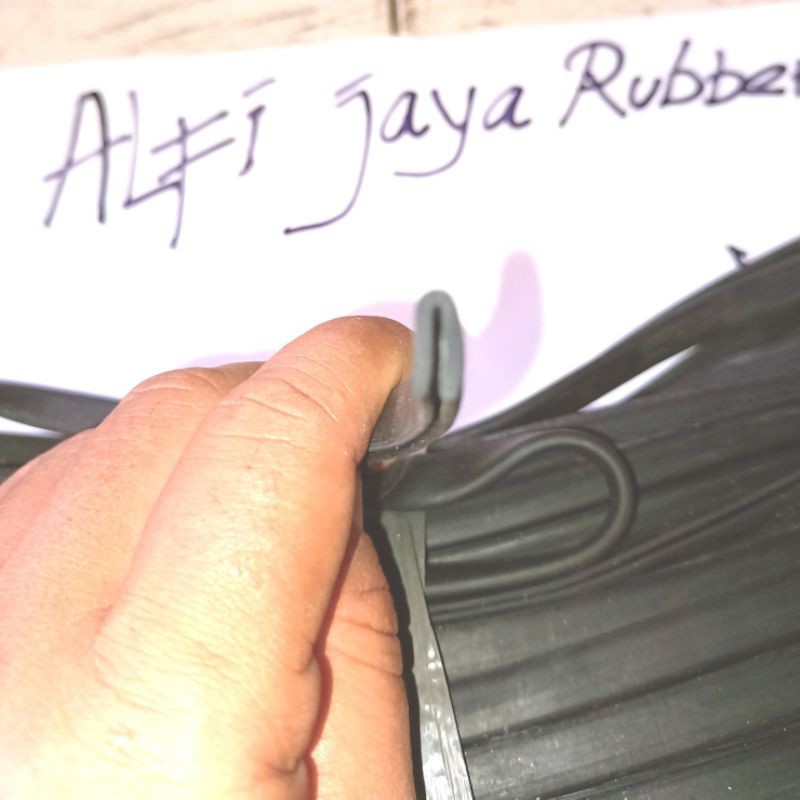 Jual Karet list jepit U Hitam Dop Lebar 9mm | Shopee Indonesia