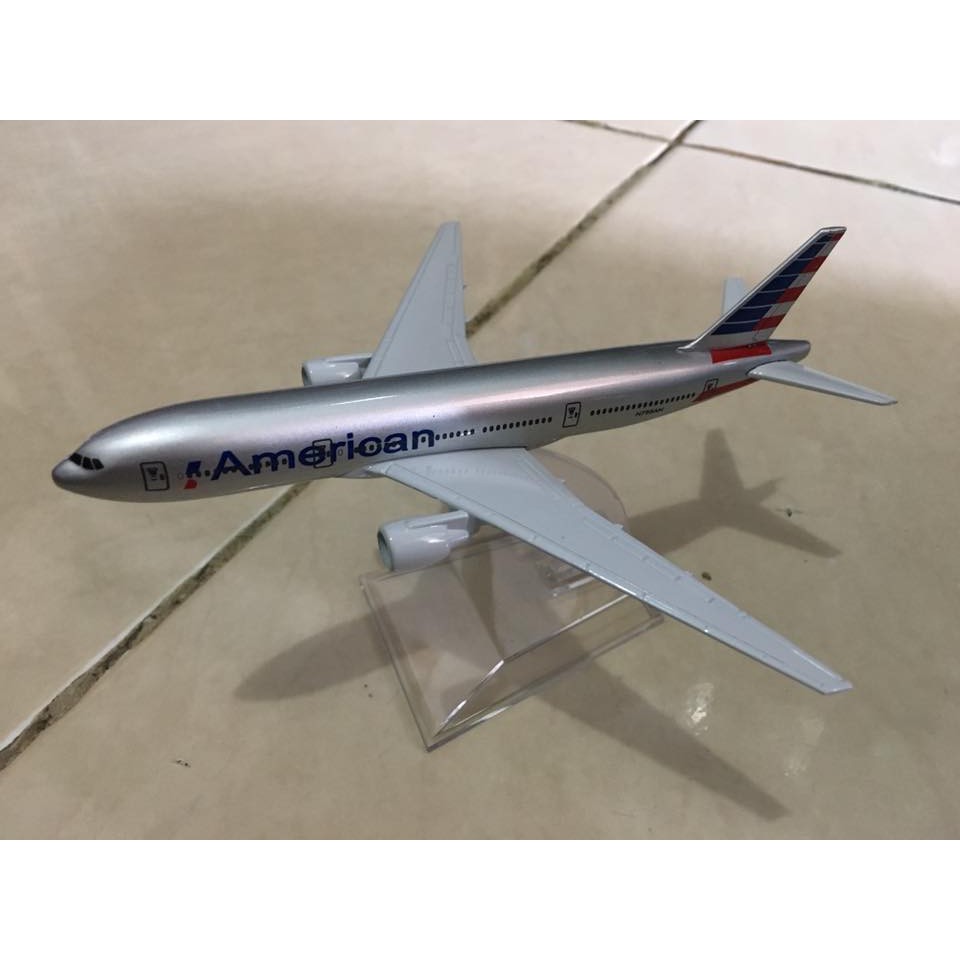 Jual Pesawat diecast miniatur American Airlines Boeing B777-300ER | Shopee Indonesia