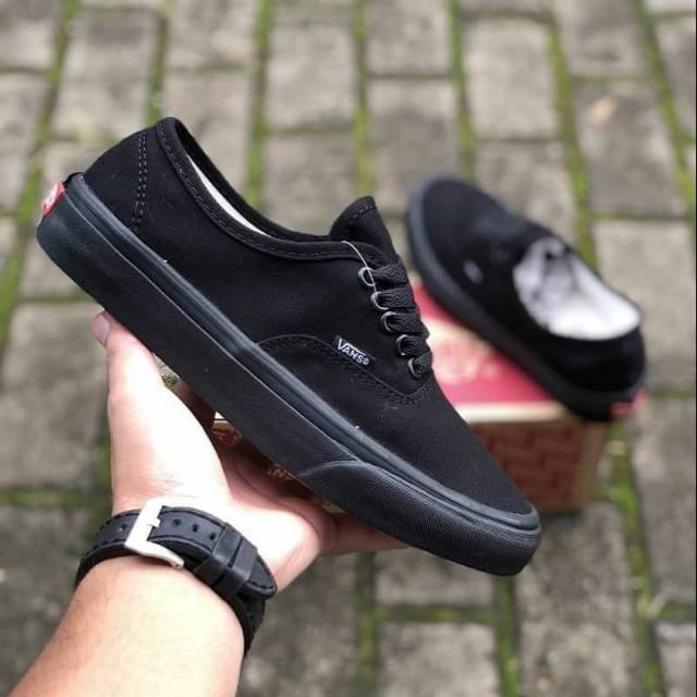 Jual SEPATU43 VANS AUTHENTIC FULL BLACK HITAM POLOS WHITE PUTIH ...