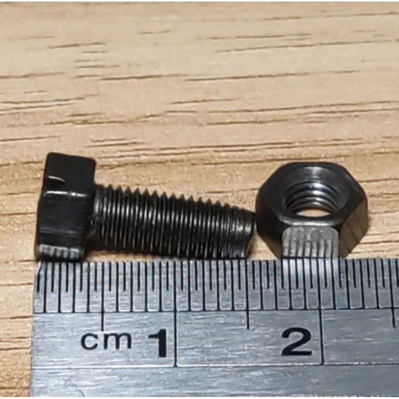 Jual Baut Pembatas Tangkai Sepatu Dan Mur Mesin Jahit Obras Kecil ...