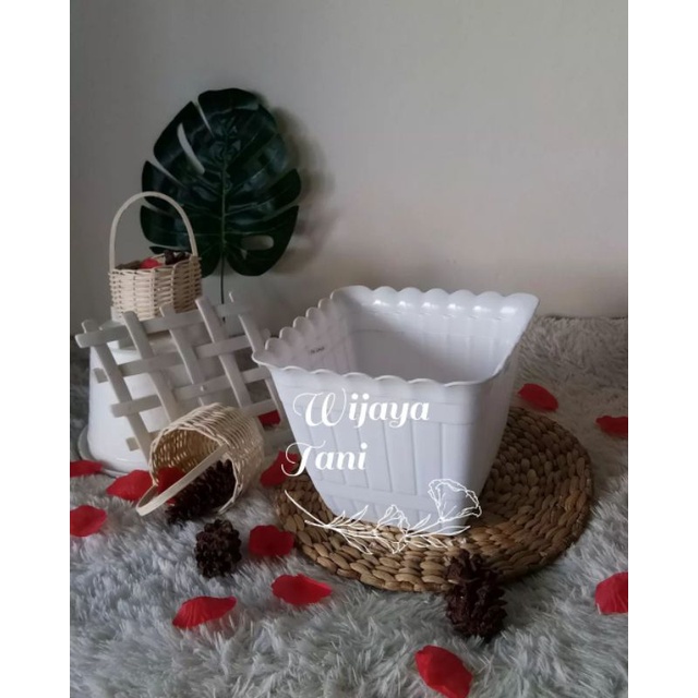 Jual Pot Tanaman Pot Bunga Bahan Plastik Putih Diameter 30 Segi Amanda ...
