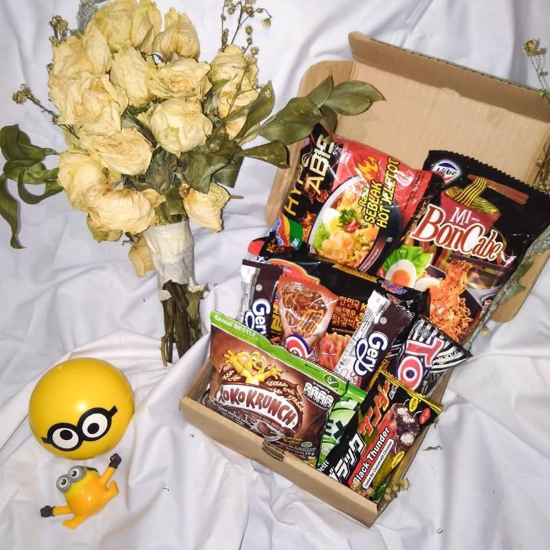 Jual SNACK BOX BLACK MURMER, FREE KARTU UCAPAN | Shopee Indonesia