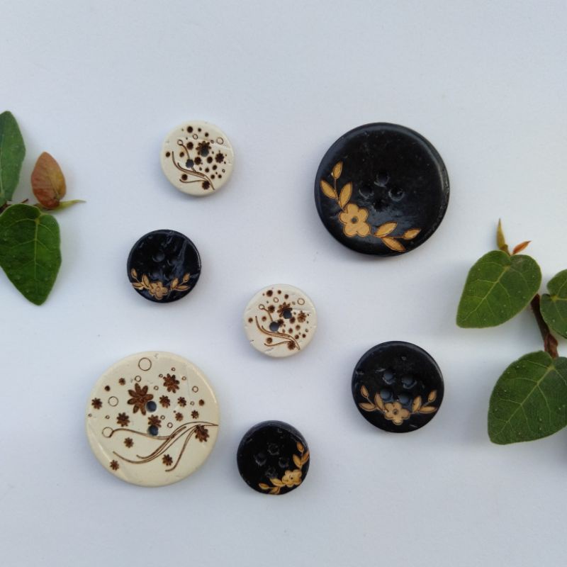 Jual Kancing Kayu motif bunga/CBOP006/20L/24L/36L | Shopee Indonesia