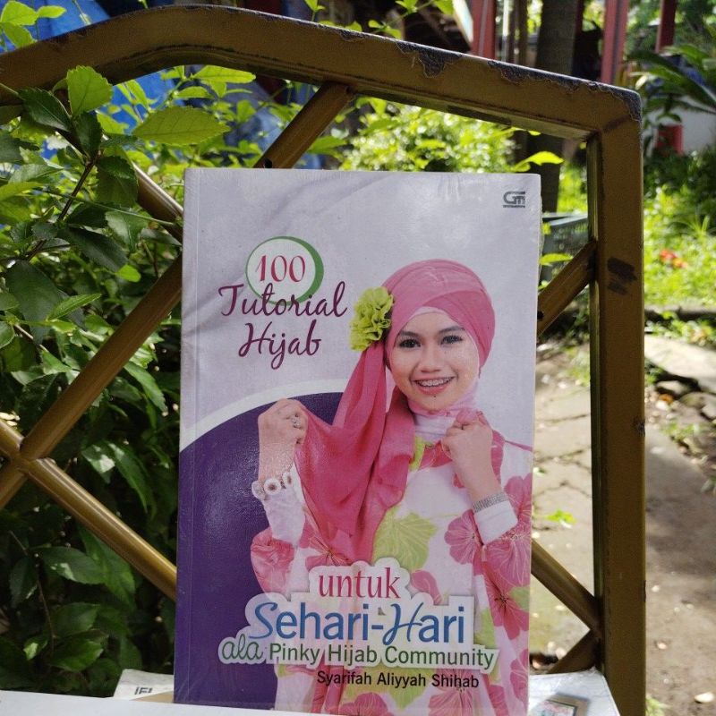 Jual buku 100 tutorial hijab untuk sehari-hari ala pinky hijab ...