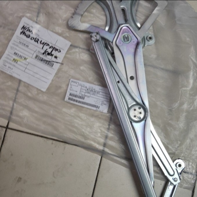 Jual Regulator kaca dpn kanan original Toyota Hilux thn 2010 up ...