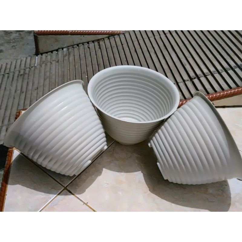 Jual pot tawon ukuran 25(besar)& 30(besar)/pot bunga/pot kembang ...