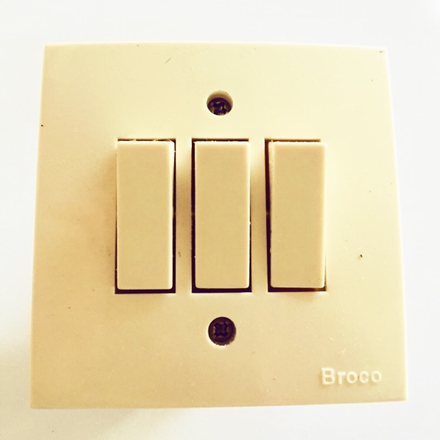 Jual SAKLAR TRIPLE BROCO SNI | Shopee Indonesia