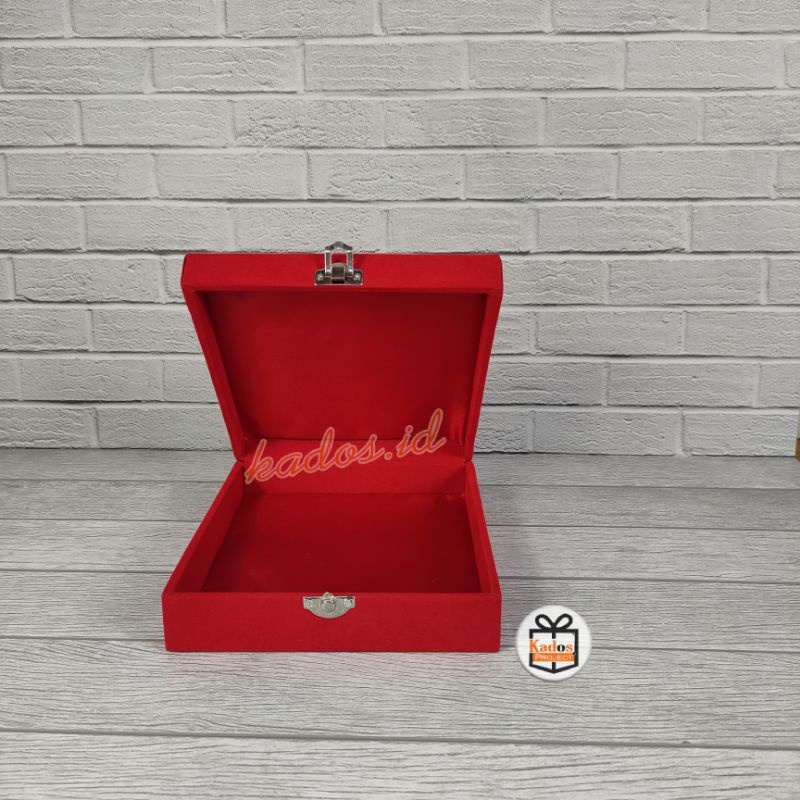 Jual Box / kotak Beludru || Kotak PLAKAT AKRILIK | Shopee Indonesia