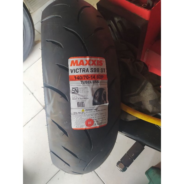 Jual Ban maxxis victra s98st tubeless 140/70-14 Ban Scooter Aerox ...