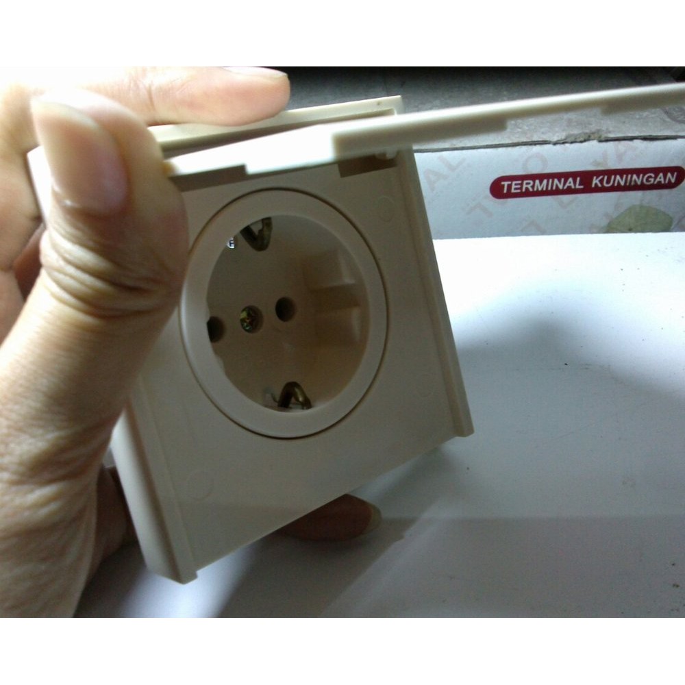 Jual Jual BROCO stopkontak stop kontak tutup arde inbow ib tanam tembok Murah | Shopee Indonesia