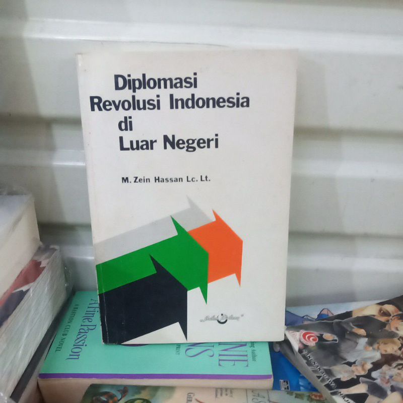 Jual Diplomasi Revolusi Indonesia Di luar negeri By M. Zein Hassan Lc ...