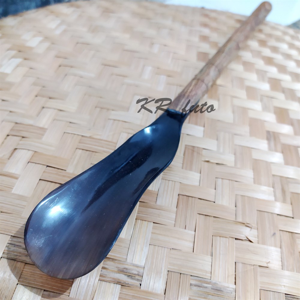 Jual Shoehorn bahan tanduk asli dengan handle kayu jati / shoe horn ...