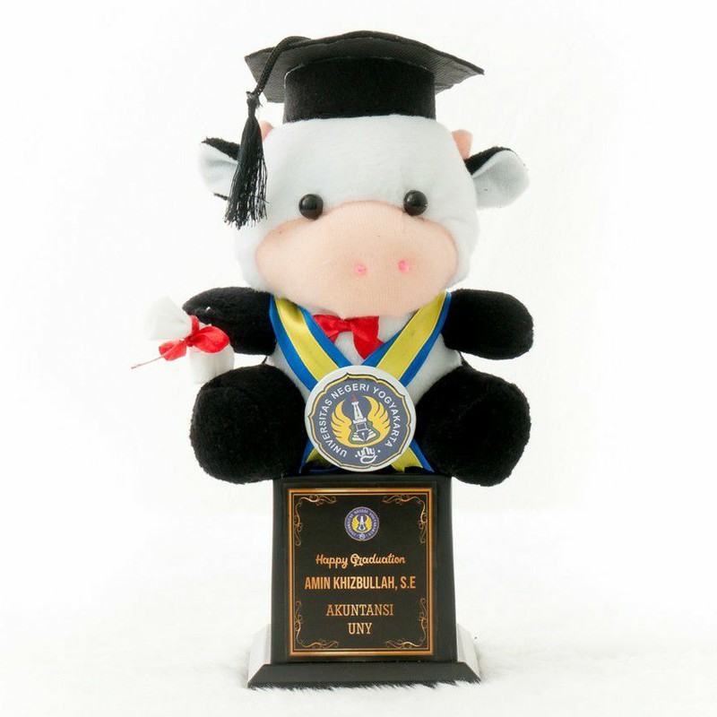 Jual Piala Boneka Wisuda Sapi Cow bisa Request Nama dan Logo Kado ...