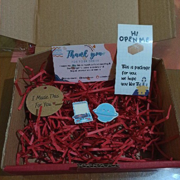 Jual Box Warna Ukuran 18 x 13 x 6 cm + Kertas Serut + Segel box ...