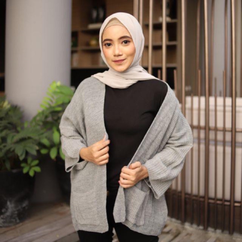 Jual LOCY CARDY Cardigan Rajut Oversized dan Normal Size - Kardigan Polos Wanita Bahan Rajut ...