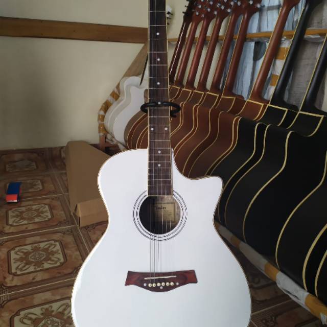 Jual Ready gitar akustik elektrik Taylor, barang baru Suaranya bagus ...