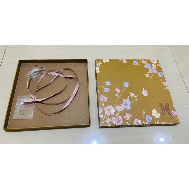 Jual BOX DAN PAPERBAG BUTTONSCARVES LOOK LIKE ORI ( Ready siap kirim ...