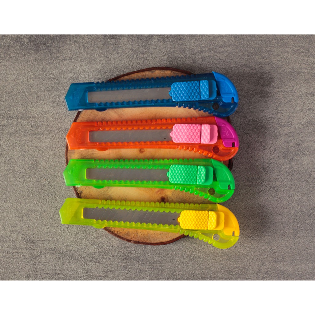 Jual (4 piece) Cutter Murah rencengan | Shopee Indonesia