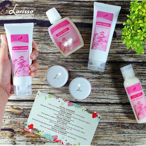 Jual LARISSA SAKURA BRIGHTENING SERIES | Shopee Indonesia