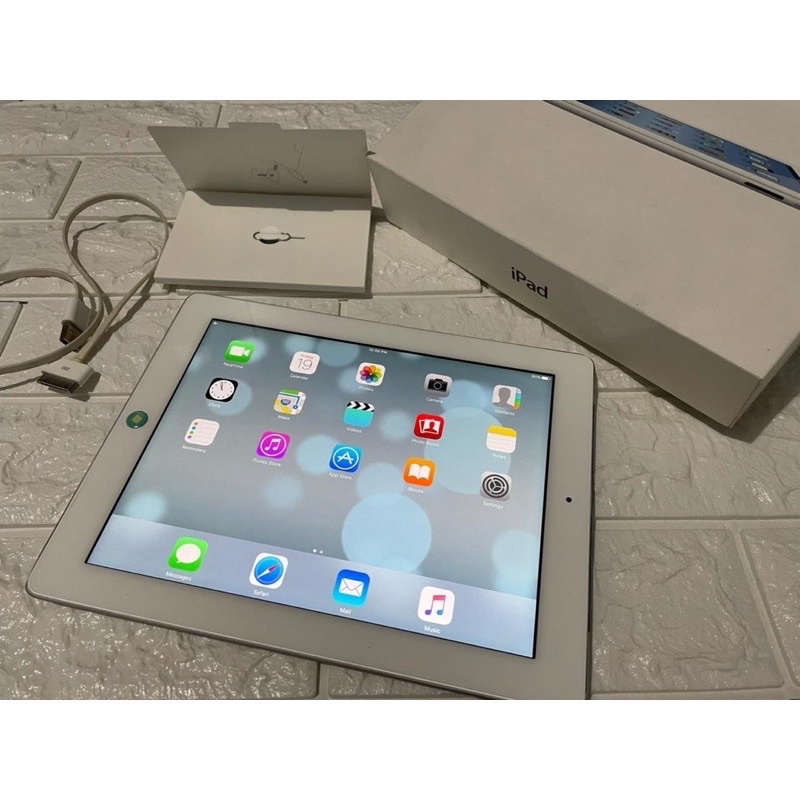 Jual New Ipad Gen 3 Silver 32 gb Wifi + Celullar Second Preloved ...