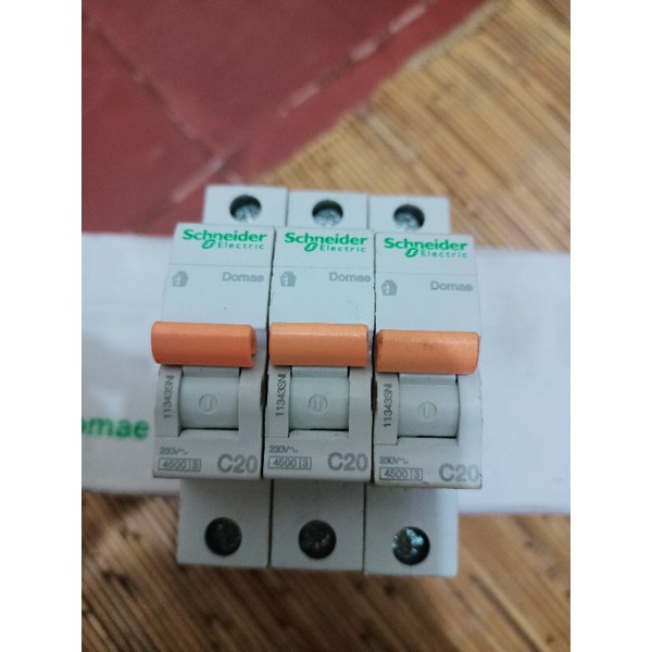 Jual MCB SCHNEIDER DOMAE 1p 2a,4a,6a,10a,16a,20a,25a,32a | Shopee Indonesia
