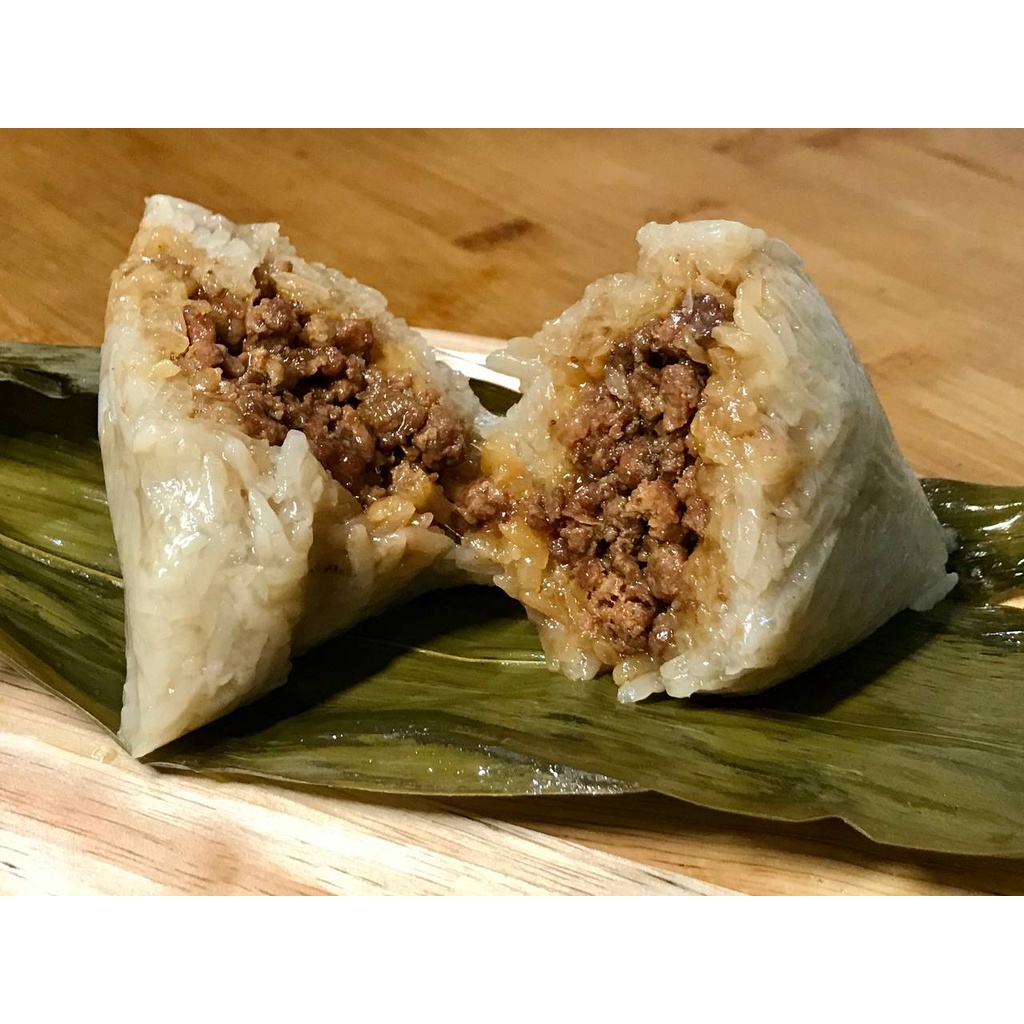 Jual bakcang ketan babi/bakcang daging/jajanan pasar/kue tradisional ...