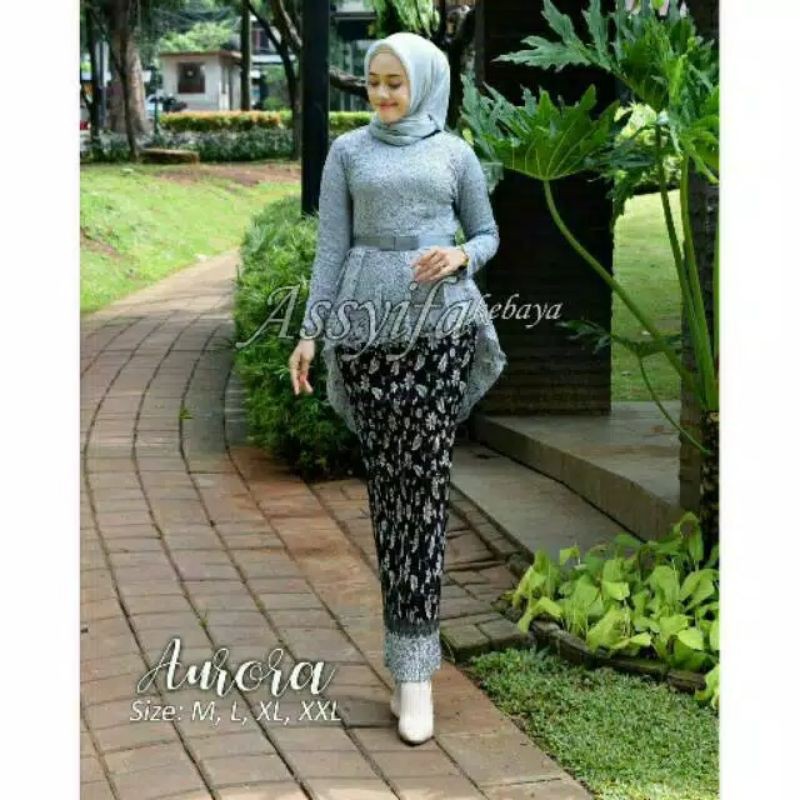 Jual Set Aurora Terbaru / Kebaya Brokat Model Pinguin / Maroon / Mocca ...