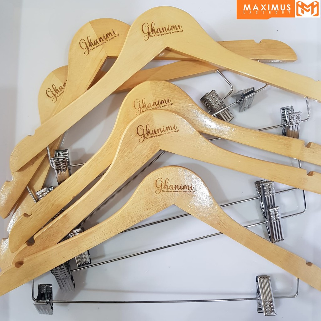 Jual Hanger Distro Kayu + Besi Custom Nama / Logo Grafir Laser | Shopee ...